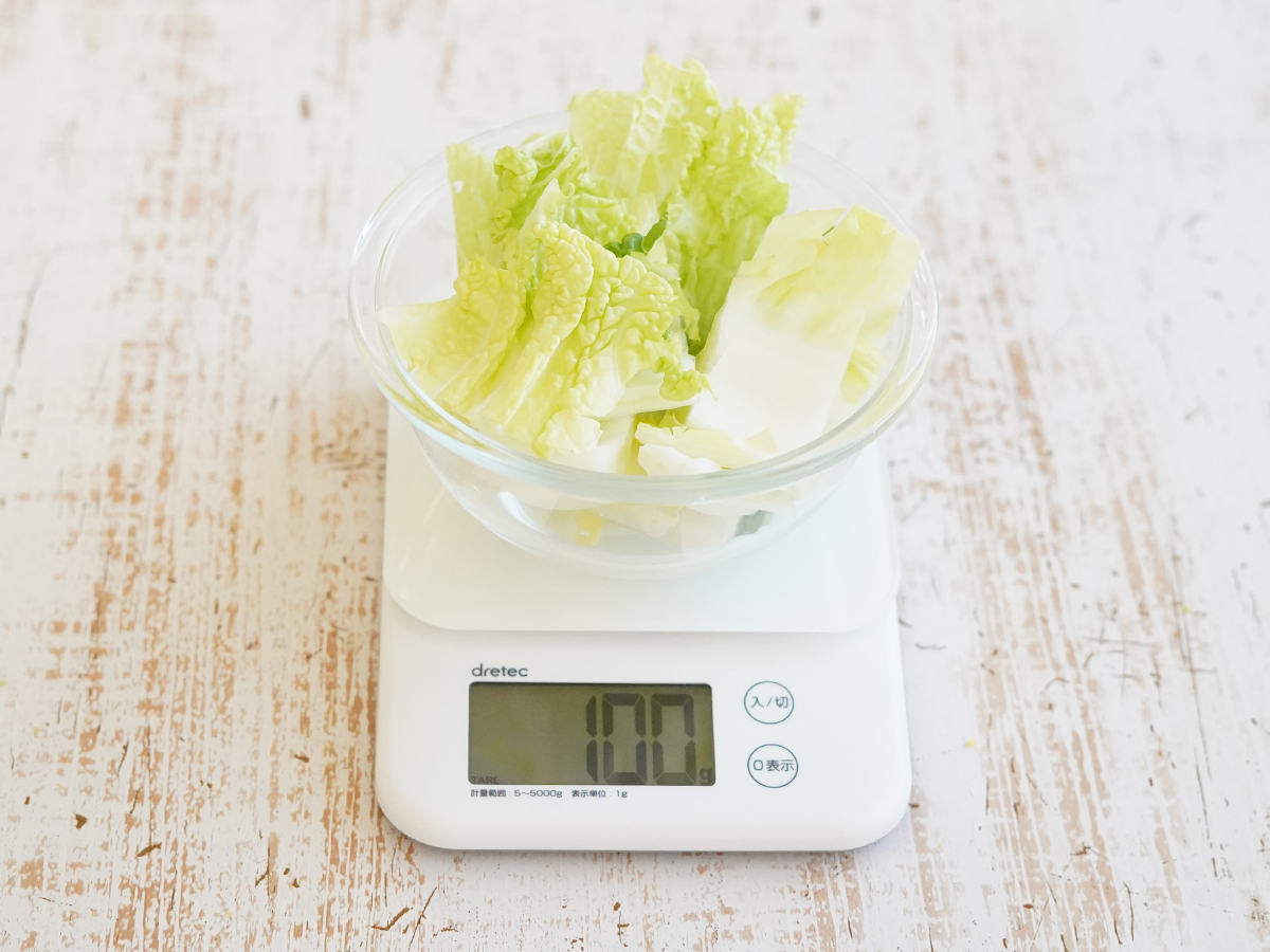 白菜の重さ｜1玉・1/2・1/4・1/6・1/8・1枚は何グラム？100gってどのくらい？ - Fily〔フィリー〕