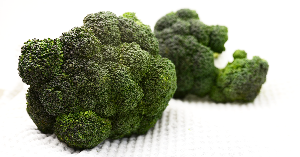 ブロッコリーをレンジ加熱すると変色する原因。防止方法は？ - Fily